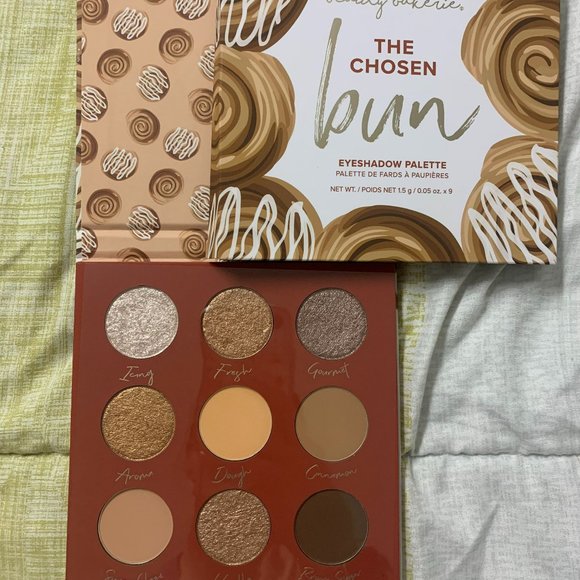 The Chosen Bun Eyeshadow Palette